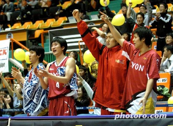 [농구]창원LG, KTF 상대로 22점차 대승! : 네이트 스포츠