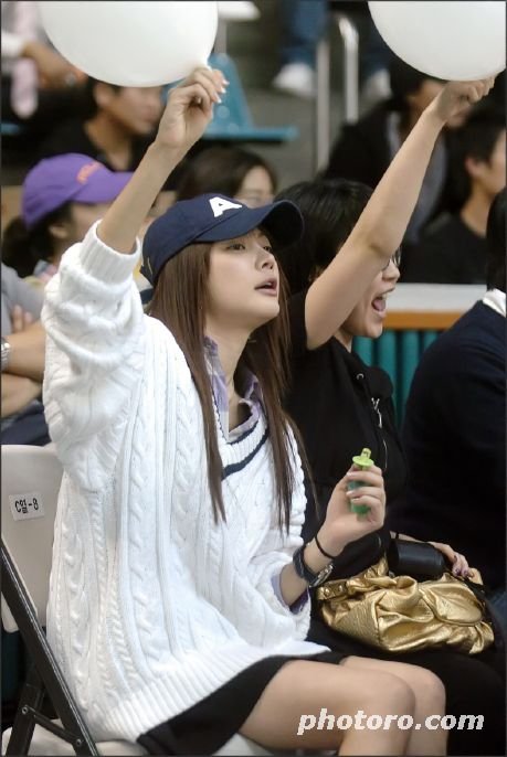 [연예]양미라, SK-KTF 농구경기에 열광적인 응원! : 네이트 연예