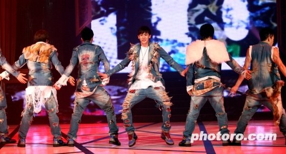 2PM, 섹시 엉덩이 웨이브 댄스! : 네이트 뉴스