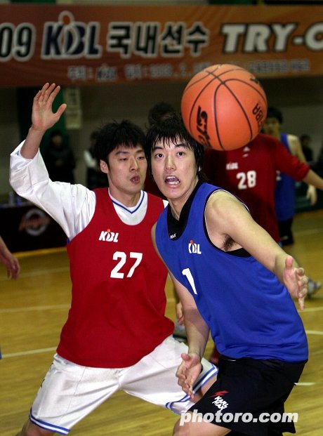 1순위 재목 허일영, `매서운 눈빛 보셨죠!` : 네이트 스포츠