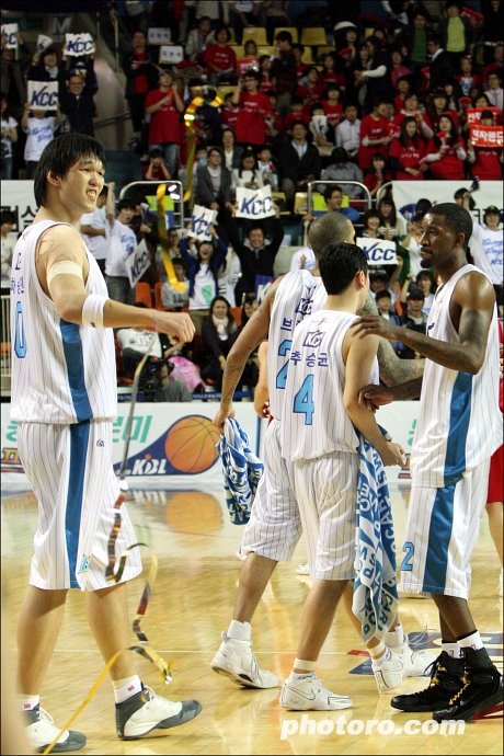 KCC, 기분 좋은 승리! : 네이트 스포츠