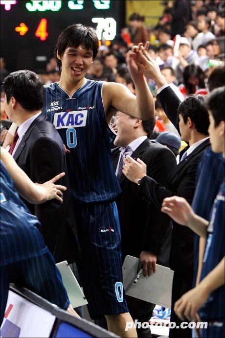 KCC, 6강 플레이오프 4차전 짜릿한 역전승! : 네이트 스포츠