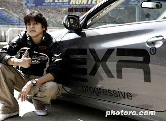 프로레이싱팀 `팀106` 감독 겸 선수 류시원, EXR과 1년간 5억 원에 메인스폰서쉽 계약 : 네이트 연예