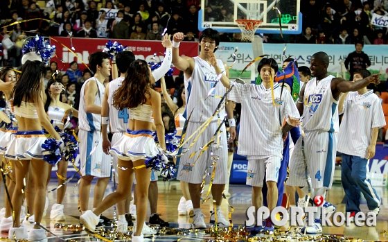 KCC, LG 잡고 단독 2위! : 네이트 스포츠