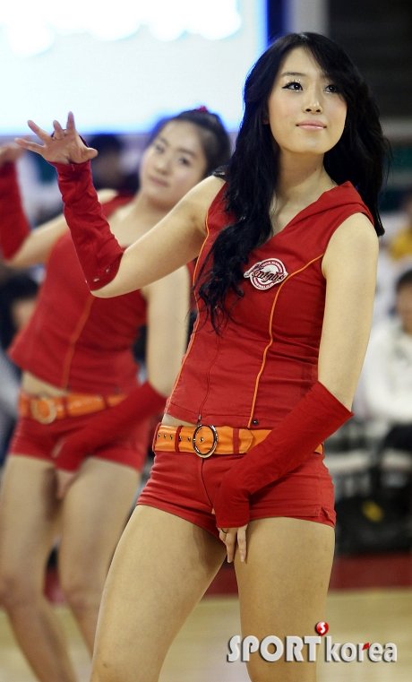 치어리더, 은밀한 율동으로 : 네이트 스포츠