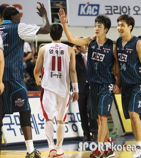 강병현 24점 KCC 'KGC에 16점 차 완승' : 네이트 스포츠