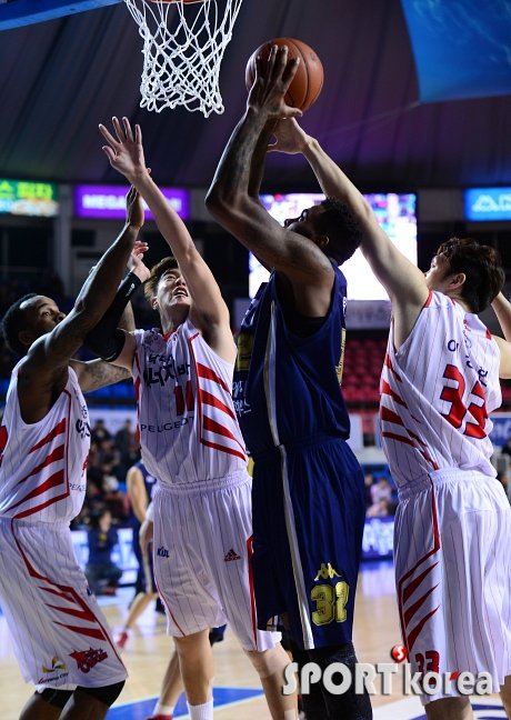 윌커슨 '세명의 수비도 문제없어!' : 네이트 스포츠