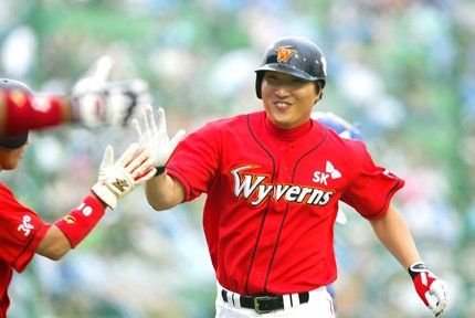 [주간MVP] SK, 불방망이 이진영 : 네이트 스포츠