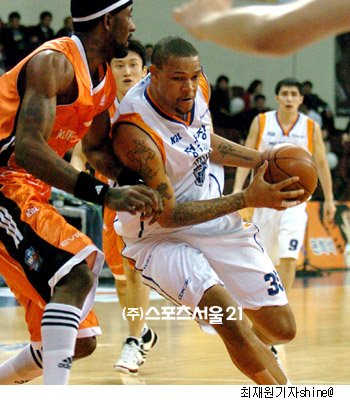 KT&G, 시즌 최다 점수차 승리 'KTF압도' : 네이트 스포츠