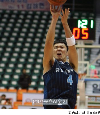 추승균 '맹활약' KCC, KTF 꺾고 2연승 : 네이트 뉴스