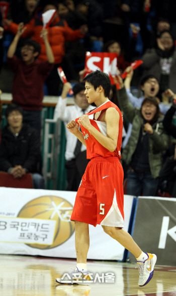 [SS포토] SK 김선형, "내가 해냈어..." : 네이트 스포츠