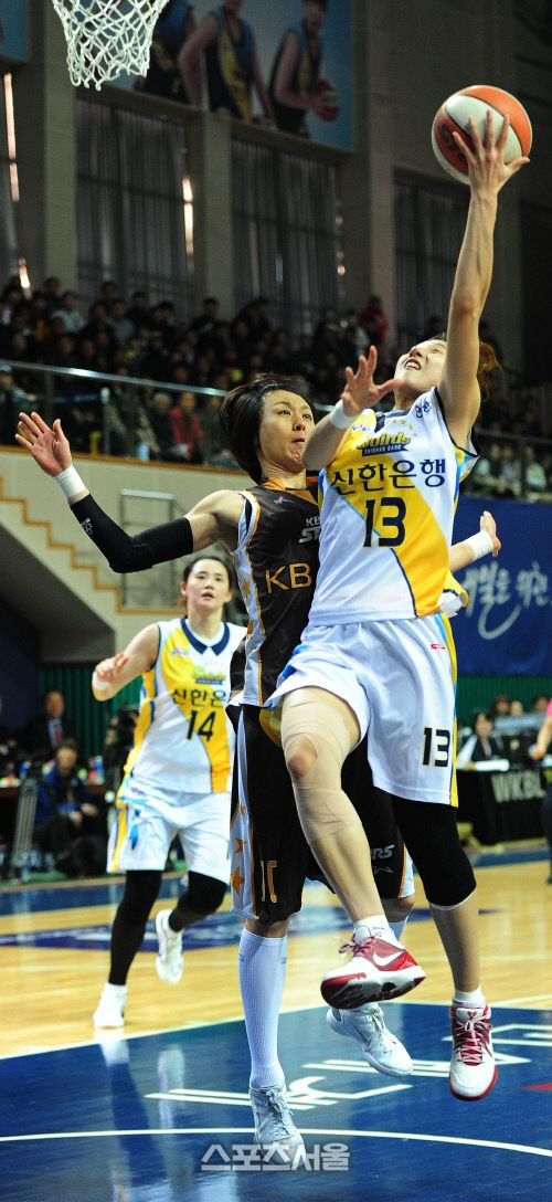[SS포토] WKBL 챔프전 김단비, 내 길을 누가 막으랴? : 네이트 스포츠