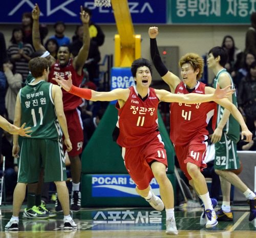 KGC, 4쿼터 기적의 역전승으로 창단 첫 우승...오세근 MVP : 네이트 스포츠