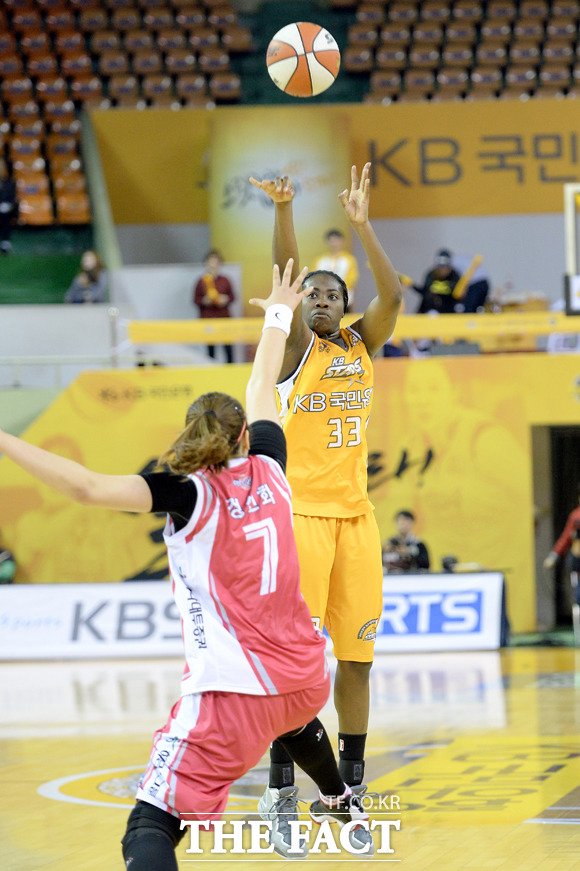 [WKBL] '스트릭렌 22득점' KB스타즈, 하나외환 꺾고 2연승 질주 : 네이트 스포츠