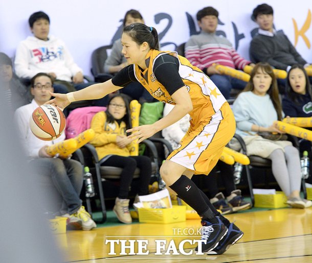 [WKBL] '스트릭렌 22득점' KB스타즈, 하나외환 꺾고 2연승 질주 : 네이트 스포츠