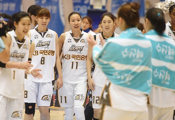 [TF포토] KB, KDB 3연승 저지…시즌 5승 : 네이트 스포츠