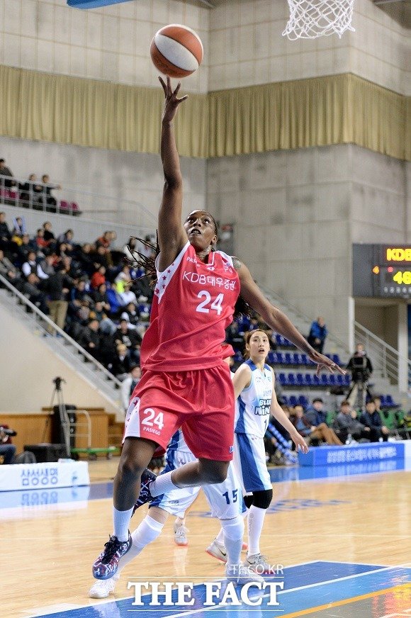 [WKBL] 최하위 KDB생명, 삼성 꺾고 4연패 수렁 탈출 : 네이트 스포츠
