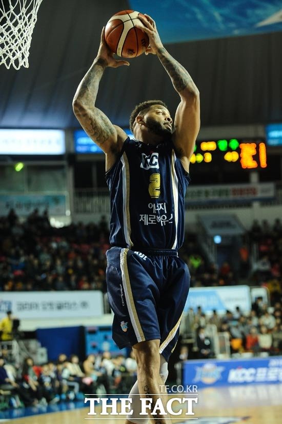 [KBL] '에밋 24점' KCC, SK전 5연패 사슬 끊다 : 네이트 스포츠