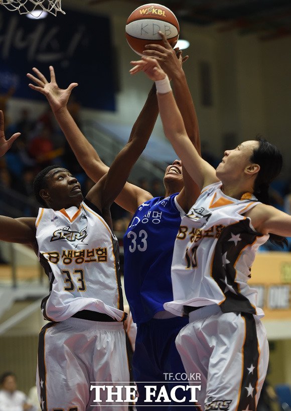 [WKBL] '외인 듀오 38점 합작' KB스타즈, KDB생명 꺾고 3연승 : 네이트 스포츠