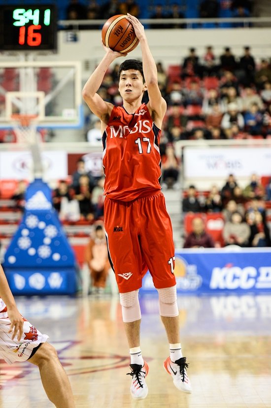 [KBL] '전준범 외곽 폭발' 모비스, 오리온 꺾고 단독 선두 '등극' (종합) : 네이트 스포츠