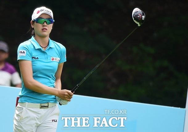 [월드레이디스] 이정민, KLPGA 시즌 첫 투어에서 '역전 우승' : 네이트 스포츠
