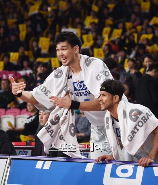 '전태풍 결승 3점슛' KCC, 오리온에 극적인 승리 : 네이트 스포츠