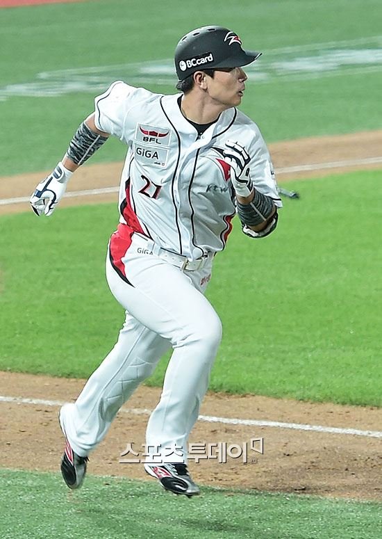 KBO, '음주운전' 오정복에 15G 출장정지 및 봉사활동 120시간 부과 : 네이트 스포츠