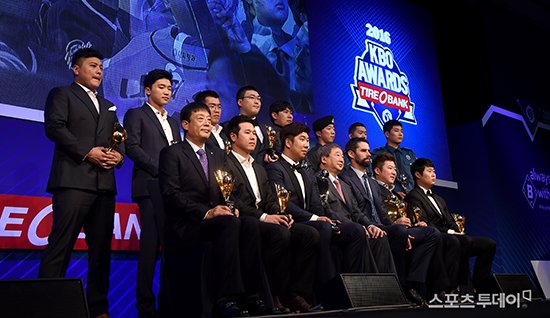 니퍼트, KBO 리그 MVP 등극…신재영, 신인상 수상(종합) : 네이트 스포츠