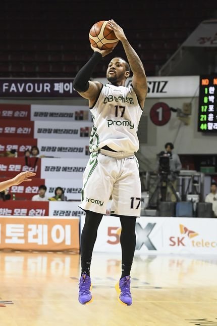 '포스터 25점' DB, KGC에 92-65 승리…시즌 5승9패 : 네이트 스포츠