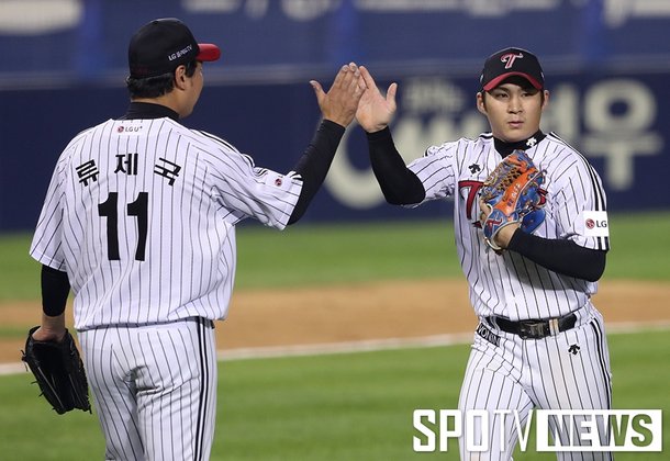 [KBO WC 영상] LG를 위기에서 구한 오지환의 명품수비 : 네이트 스포츠