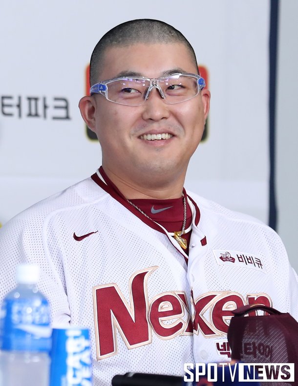 [KBO 준PO 영상] '마무리 대결' 준PO, 김세현과 임정우의 신경전 : 네이트 스포츠