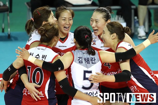 KGC 인삼공사, IBK 기업은행에 시즌 첫 승…버그스마 25점 : 네이트 스포츠