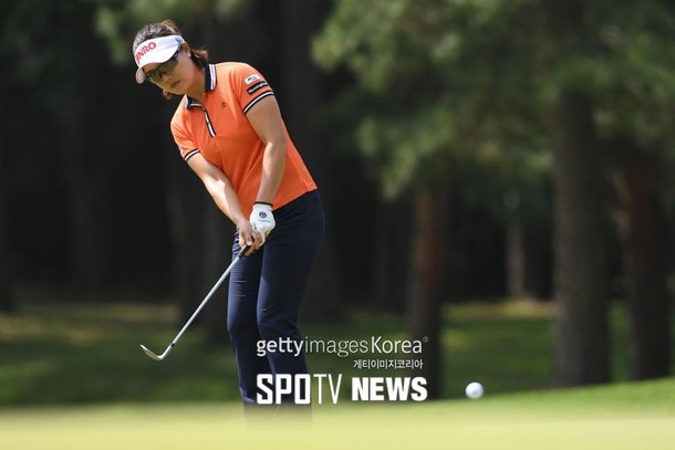 [JLPGA] 전미정, 리조트 트러스트 2R 공동 선두…이보미 공동 9위 도약 : 네이트 스포츠