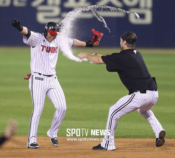 [SPO 톡] '생애 첫 끝내기' LG 안익훈, "삼진 안 당해 다행" : 네이트 스포츠