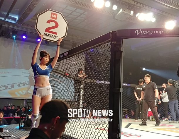 [로드FC] 심건오, '짝사랑' 이은혜 앞에서 바넷에게 TKO패 : 네이트 스포츠