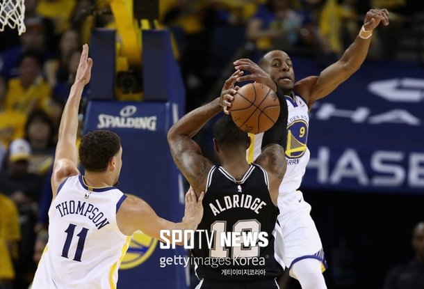 [NBA PO] GSW, SAS 제압…NOP와 PO 2라운드에서 격돌 : 네이트 스포츠