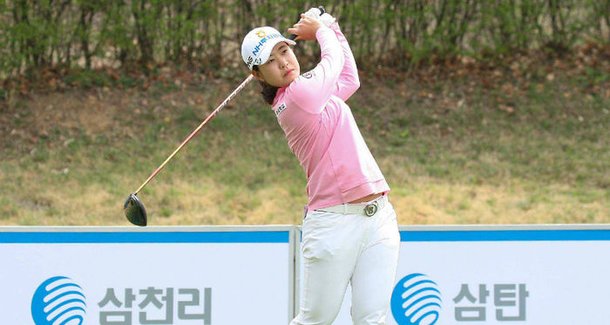 KLPGA 19살 신인 박민지, 데뷔 두번째 대회서 우승 : 네이트 스포츠