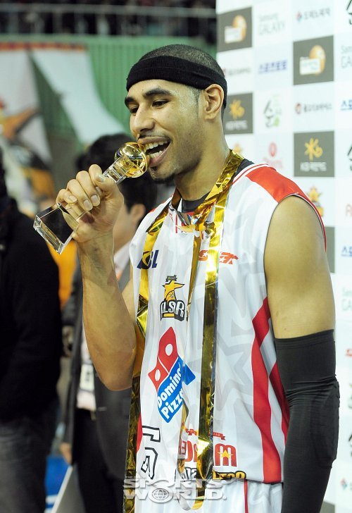 [SW포토] 2012프로농구 올스타 MVP 문태영 : 네이트 뉴스