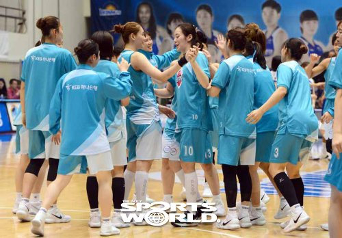 [SW포토]KEB하나은행,'KDB생명 잡고 꼴찌 탈출' : 네이트 뉴스