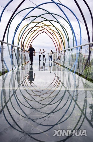 #CHINA-HAINAN-SANYA-GLASS PLANK ROAD (CN) : 네이트 뉴스