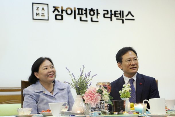 [S영상] 잠이편한라텍스 분당 오리점 오픈, 말레이시아 Dato' Rohana Ramli 대사 참석 '축하' : 네이트 뉴스