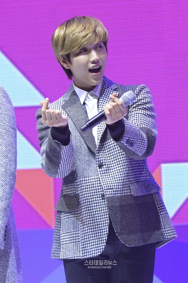 [S포토+] B1A4 산들 '하트 받으세요~' (SAF) : 네이트 뉴스