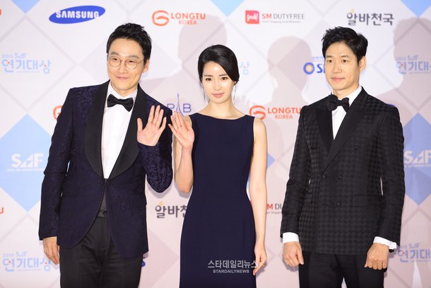 [S포토+] 이휘재 임지연 유준상, '잘 어울리는 MC 3인방' (2015 SBS 연기대상) : 네이트 뉴스
