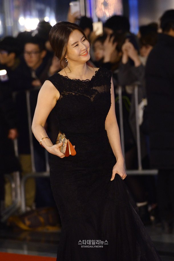 [S포토+] 최정윤, '기분 좋은 미소' (2015 SBS 연기대상) : 네이트 뉴스