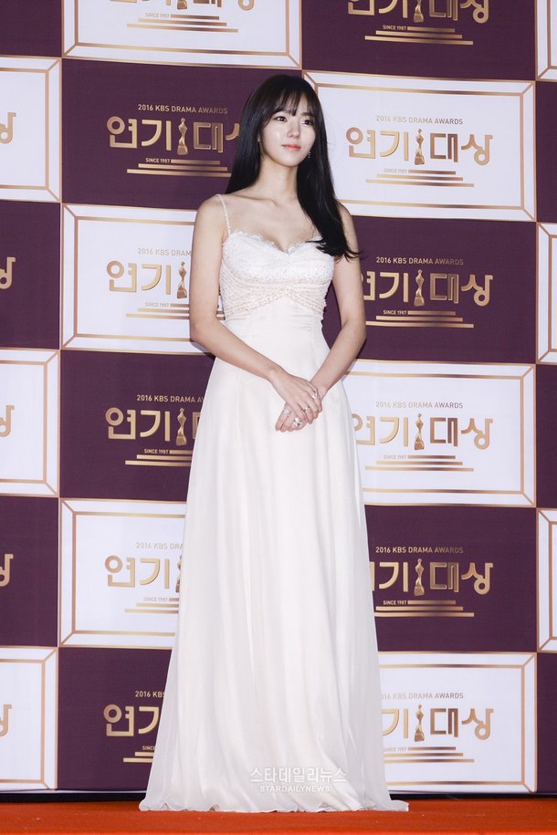 [S포토+] 채수빈, '단아한 미모' (2016 KBS 연기대상) : 네이트 뉴스