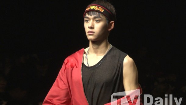 [TD영상] NCT 루카스, '욱희는 그냥 걸었을 뿐인데…설레는 여심' (헤라서울패션위크) | 아이돌24시 : 네이트 연예