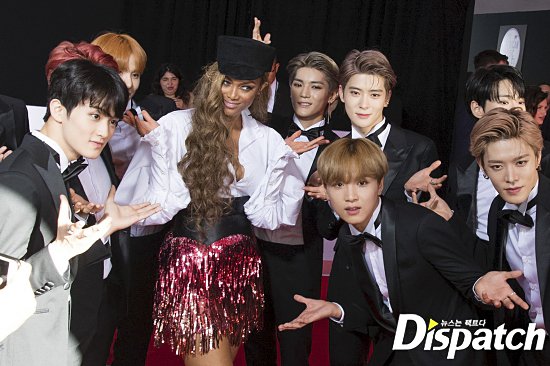 [현장포토] "뱅크스, Regular huh?"…NCT127, 유쾌한 레드카펫 (AMAs) : 네이트 연예