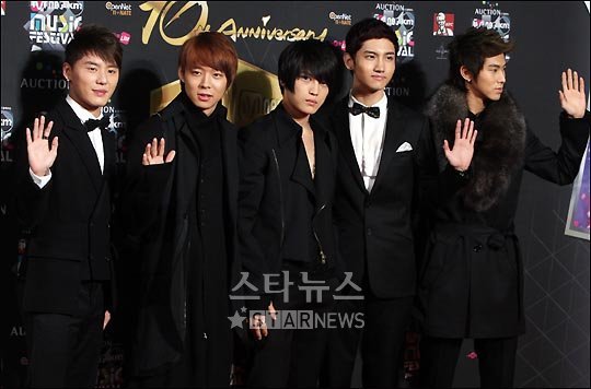 동방신기, MKMF 모바일 인기상 수상 : 네이트 연예