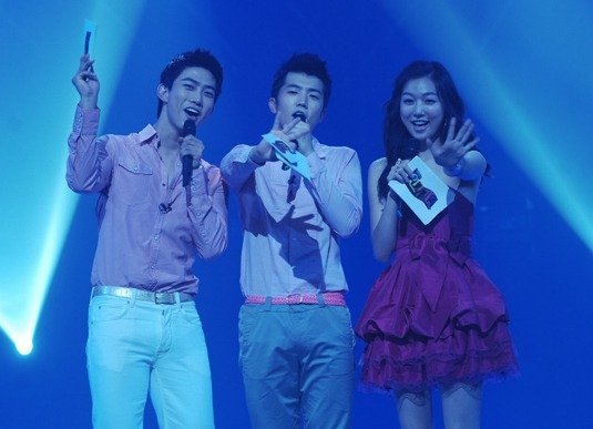 "자숙하겠다" 택연·우영, SBS '인기가요' 잠정하차 : 네이트 연예