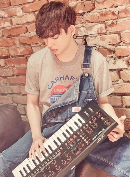 JYP "DAY6 준혁, 개인사정 팀 탈퇴, 계약 해지" : 네이트 연예